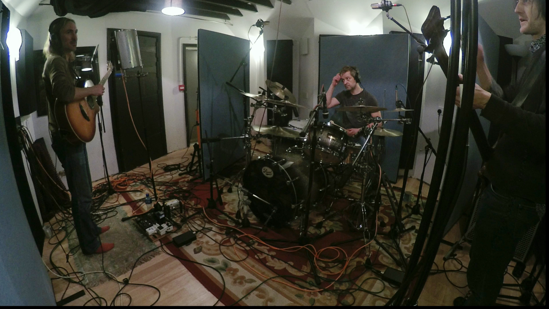 Recording the new album – Avian band website