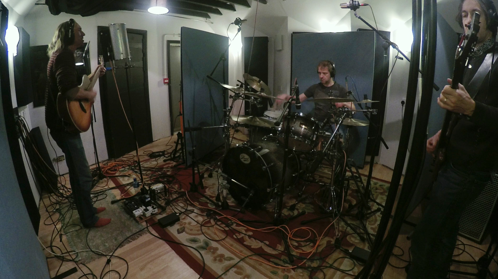 Recording the new album – Avian band website